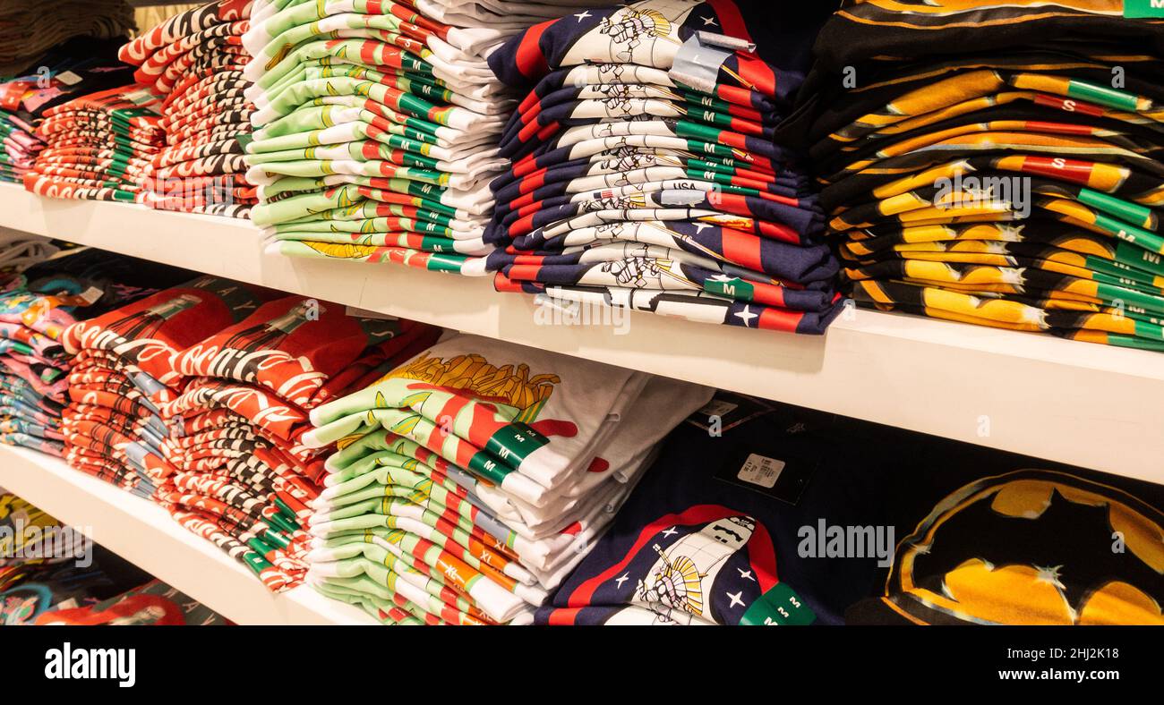 T shirts store hi-res stock photography and images - Alamy