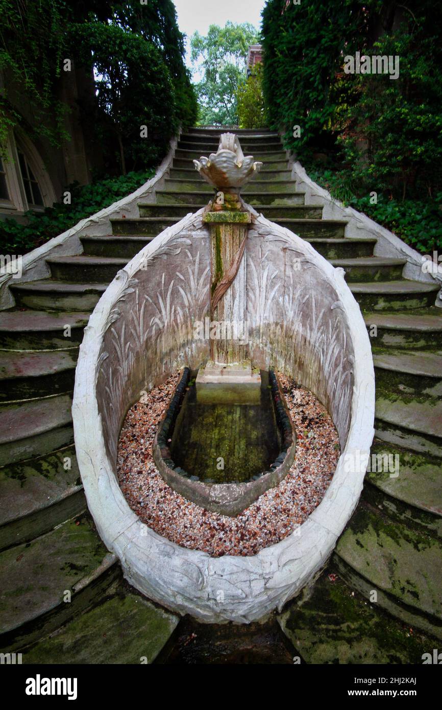 Empty fountain at the bottom of the stairs Stock Photo - Alamy