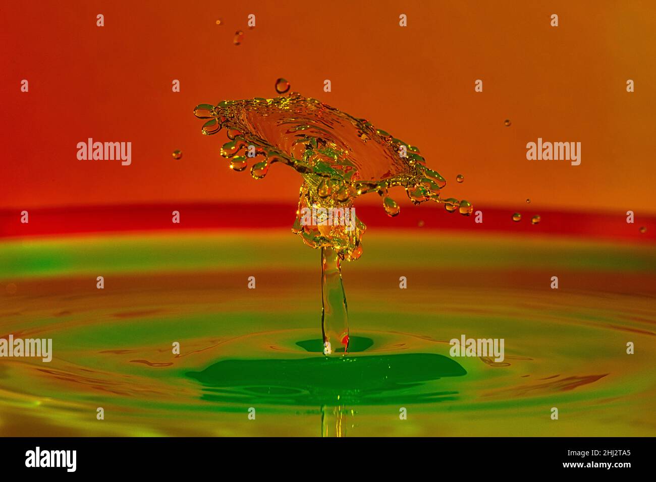 Drop photography, water feature with umbrella, high-speed photography ...