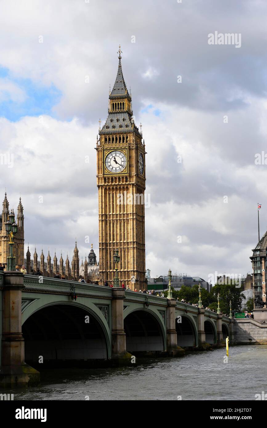 Clock tower elizabeth tower hi-res stock photography and images - Alamy