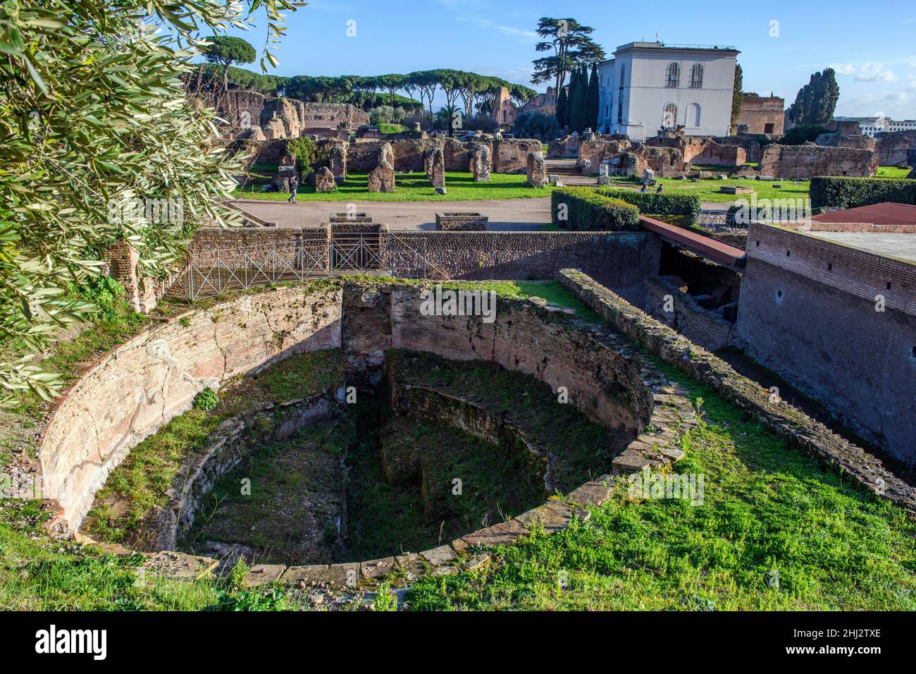 Well basin hi-res stock photography and images - Alamy