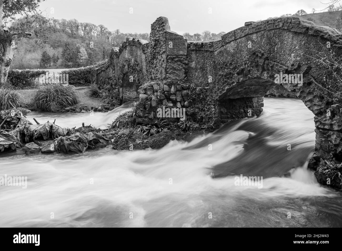 Long exposure of the river Avill flowing under Lovers bridge in the ...