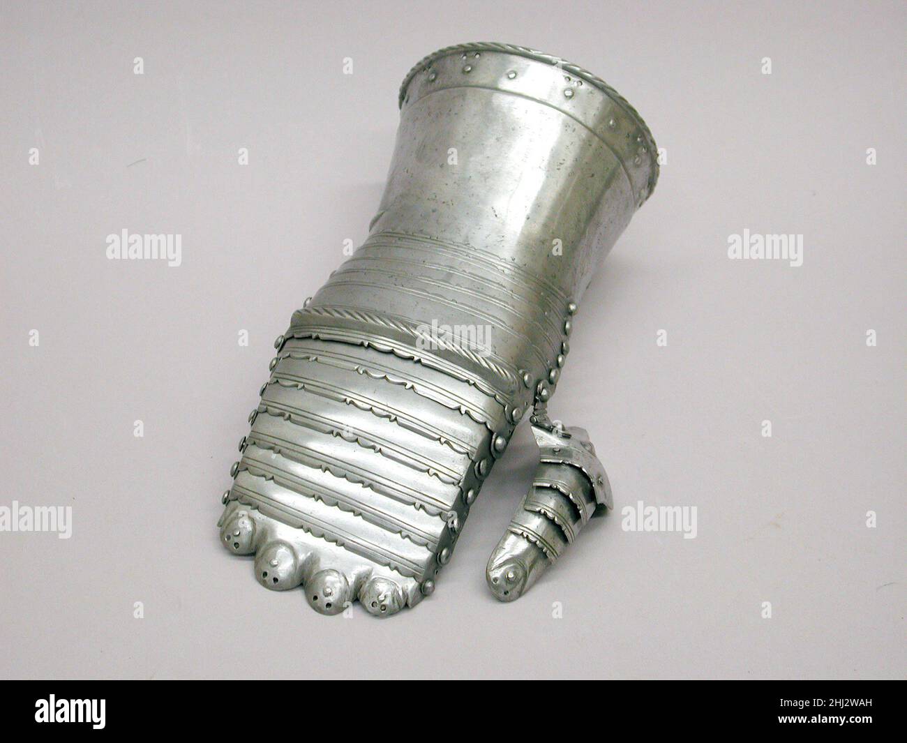 Pair of gauntlets hi-res stock photography and images - Alamy