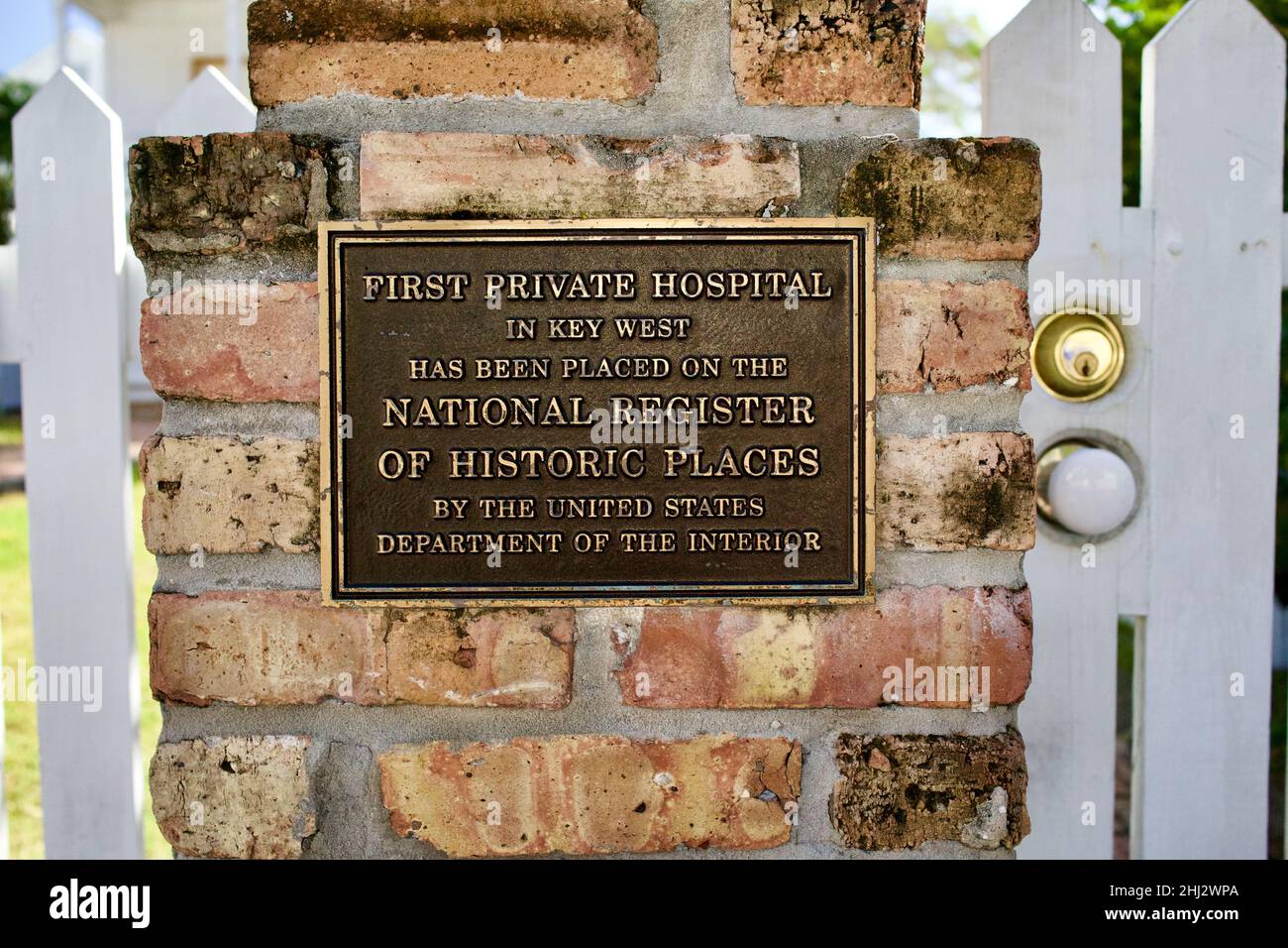 National register historic places plaque hi-res stock photography and ...