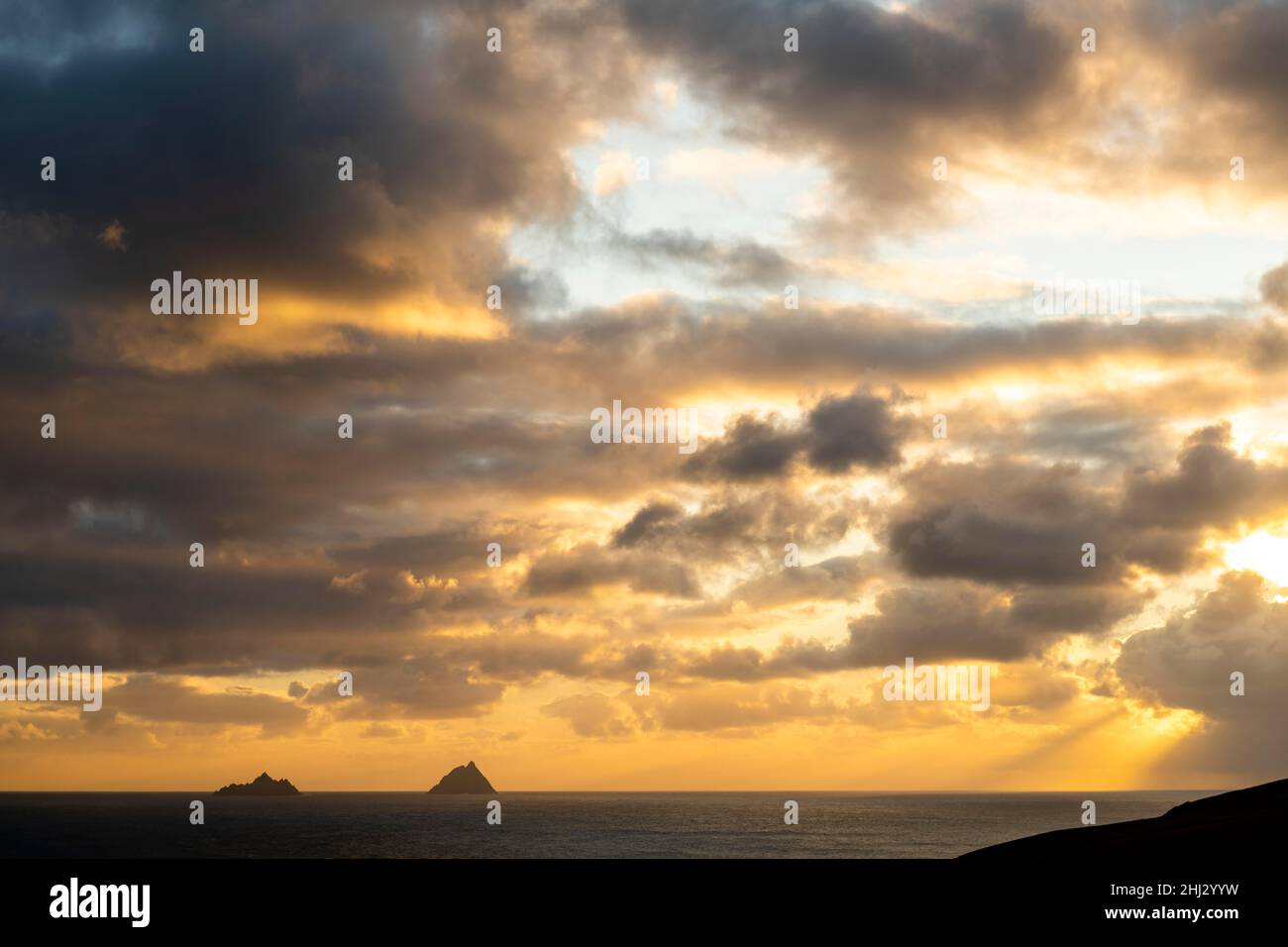 Seashore with the mountain peaks of the Skelligs in the background and ...