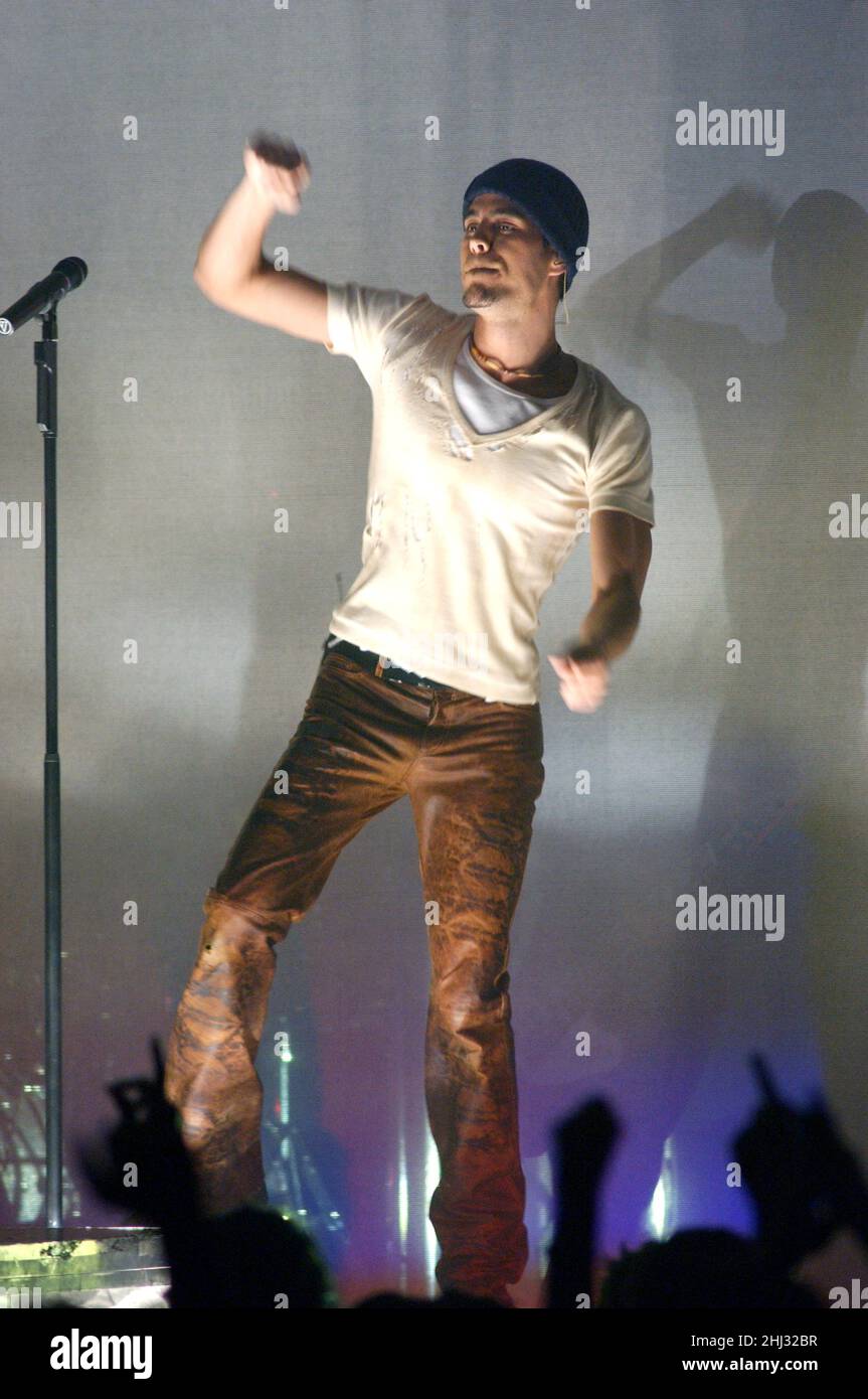 Milan Italy 2002-05-24 : The singer Enrique Iglesias in concert at the ...