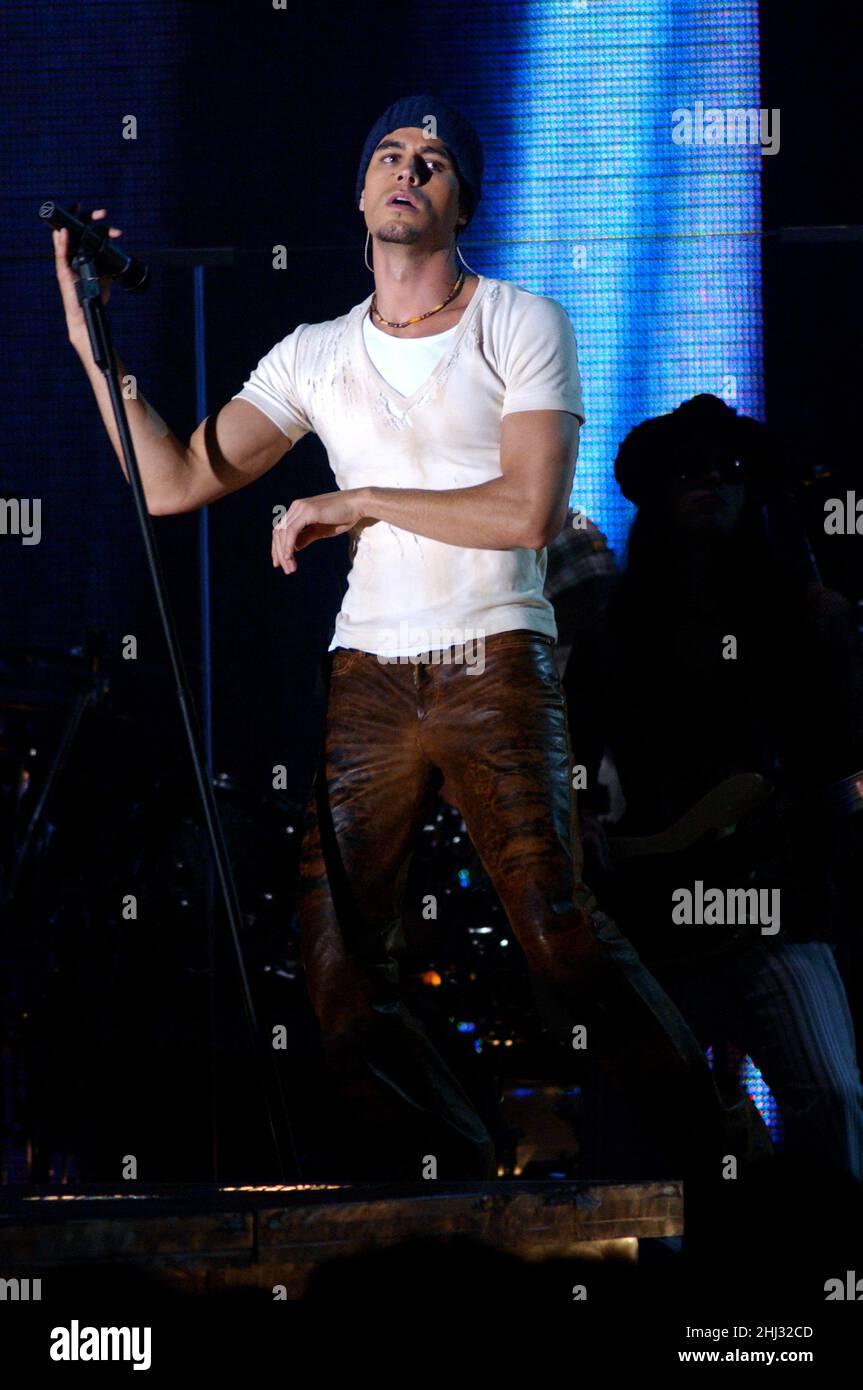 Milan Italy 2002-05-24 : The singer Enrique Iglesias in concert at the ...