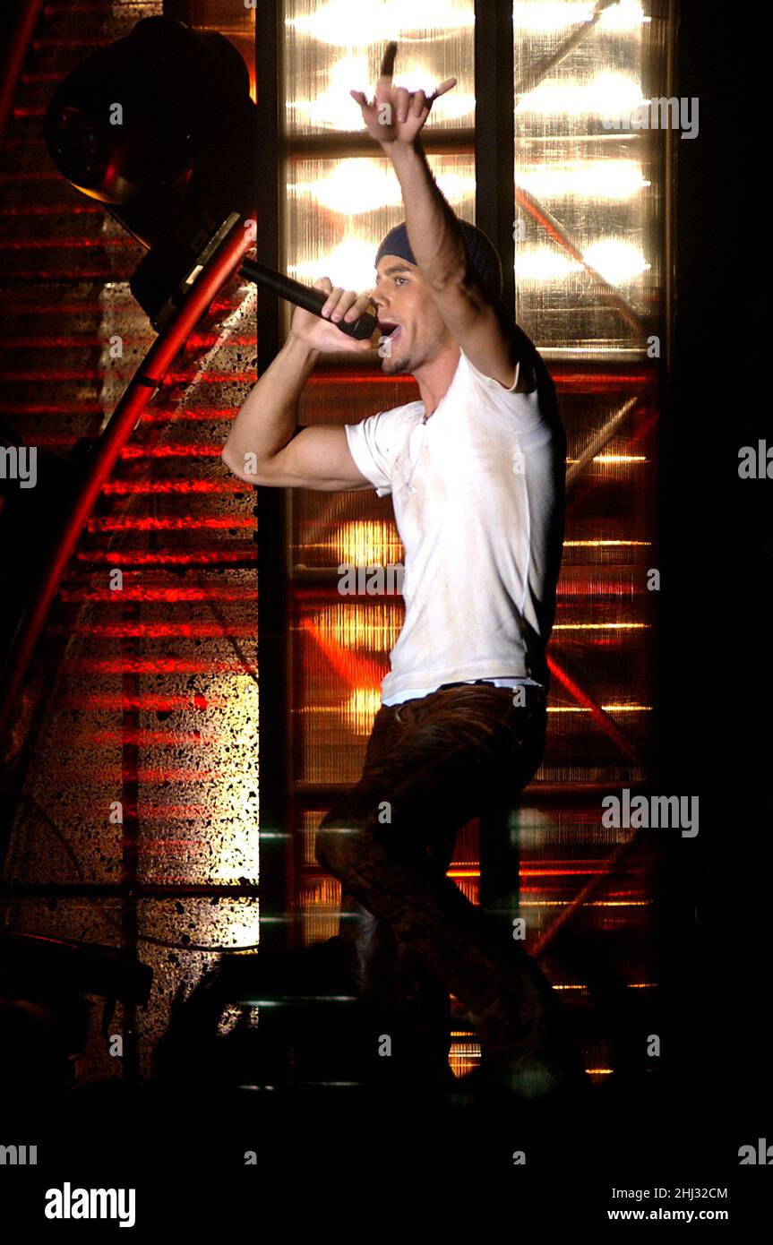 Milan Italy 2002-05-24 : The singer Enrique Iglesias in concert at the ...