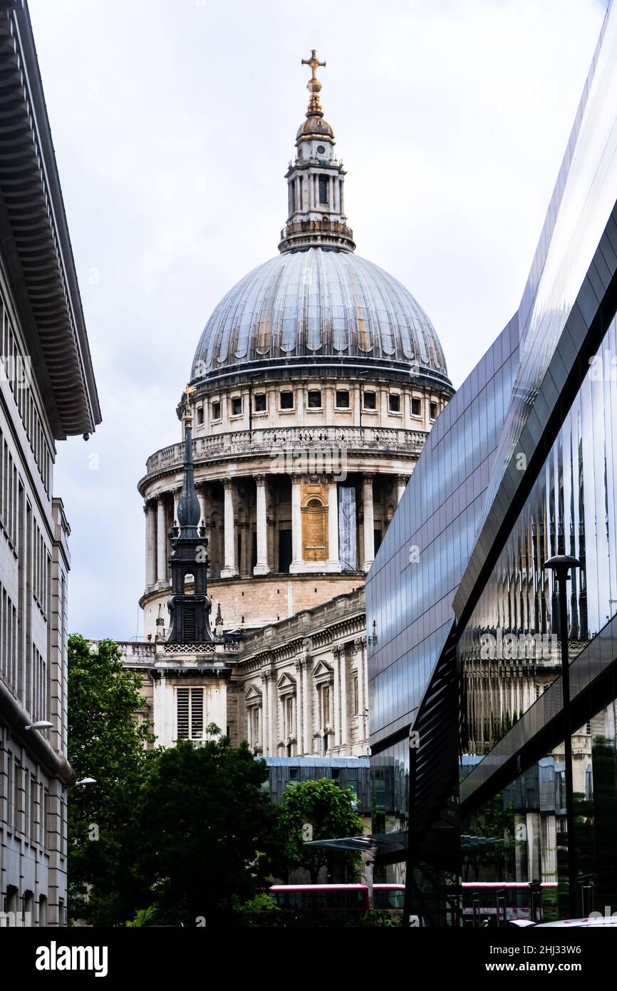 Famous british buildings hi-res stock photography and images - Alamy
