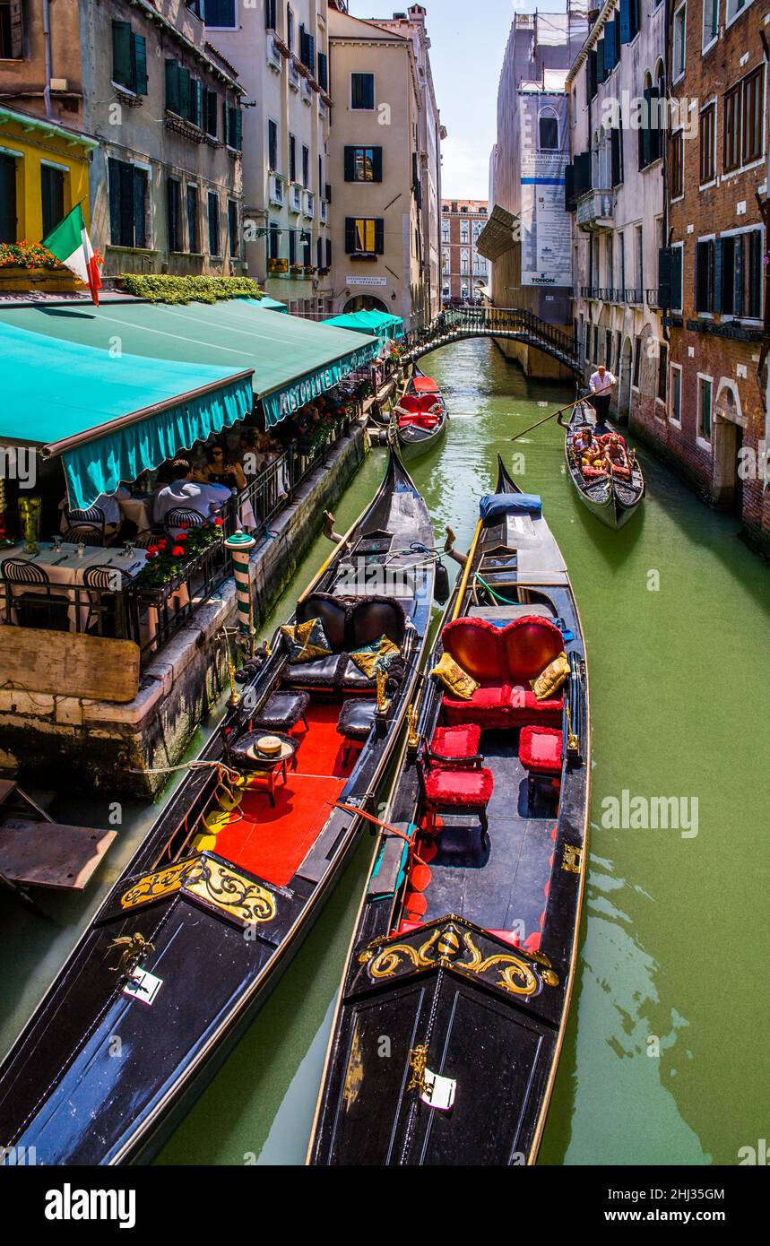 Gondola waterway hi-res stock photography and images - Alamy