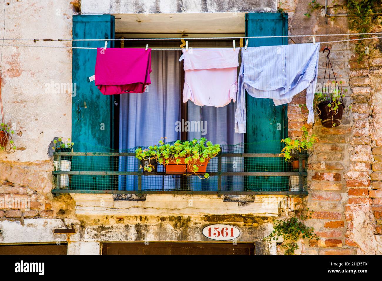 Venetian clothesline hi-res stock photography and images - Alamy