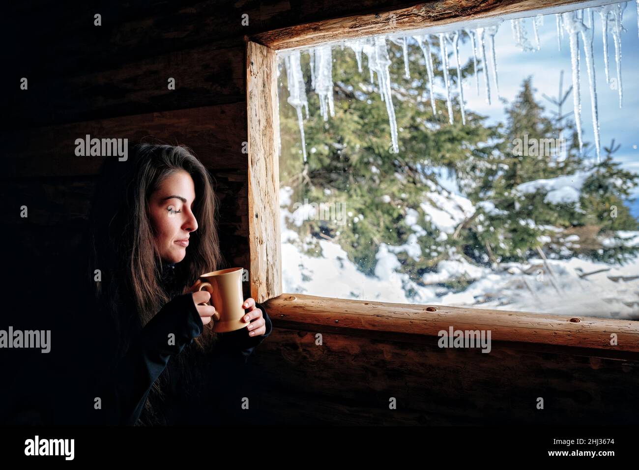 Woman looking out window snow hi-res stock photography and images - Alamy