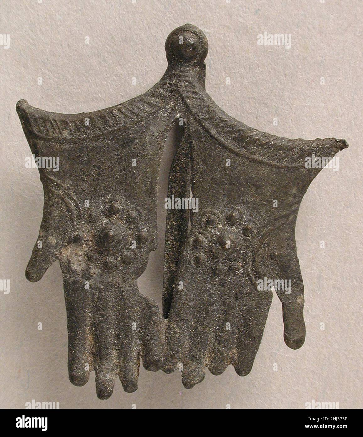 Pilgrim's Badge with Becket's Gloves 15th century British Badges and ...