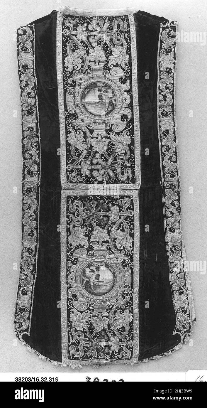 Dalmatic 16th century Spanish. Dalmatic 219815 Stock Photo - Alamy