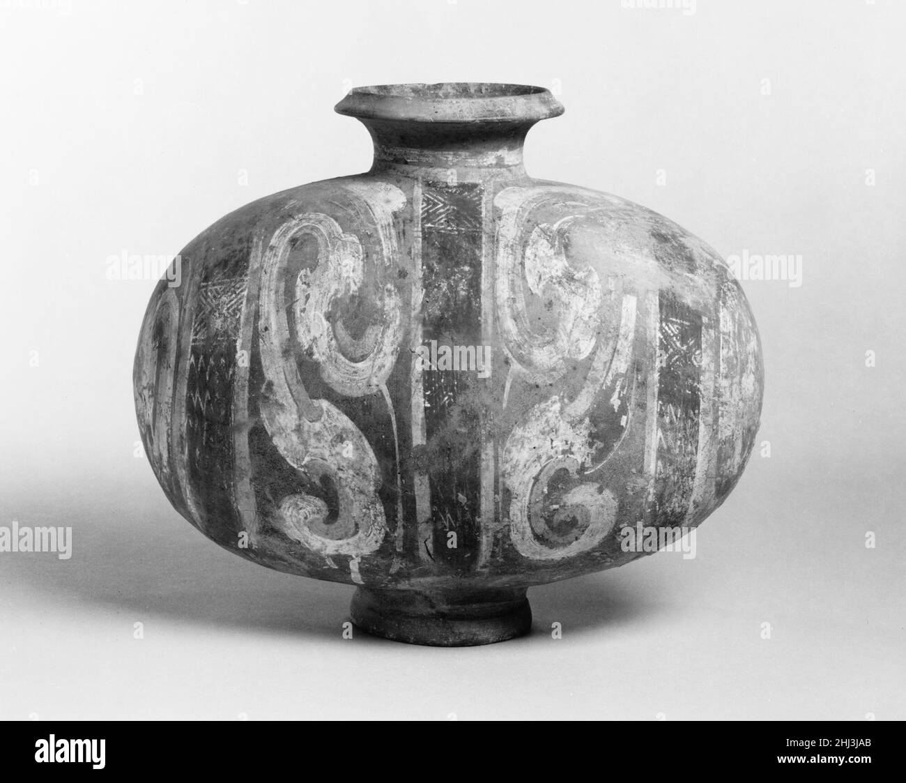 Cocoon shaped jar hi-res stock photography and images - Alamy