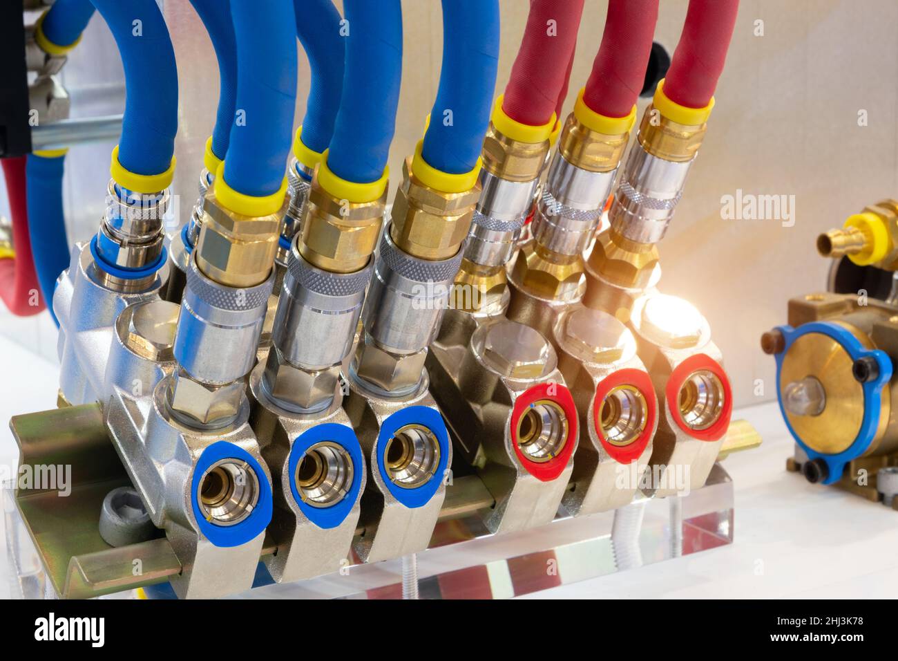 Heating and cooling high pressure air system for the production of PVC ...