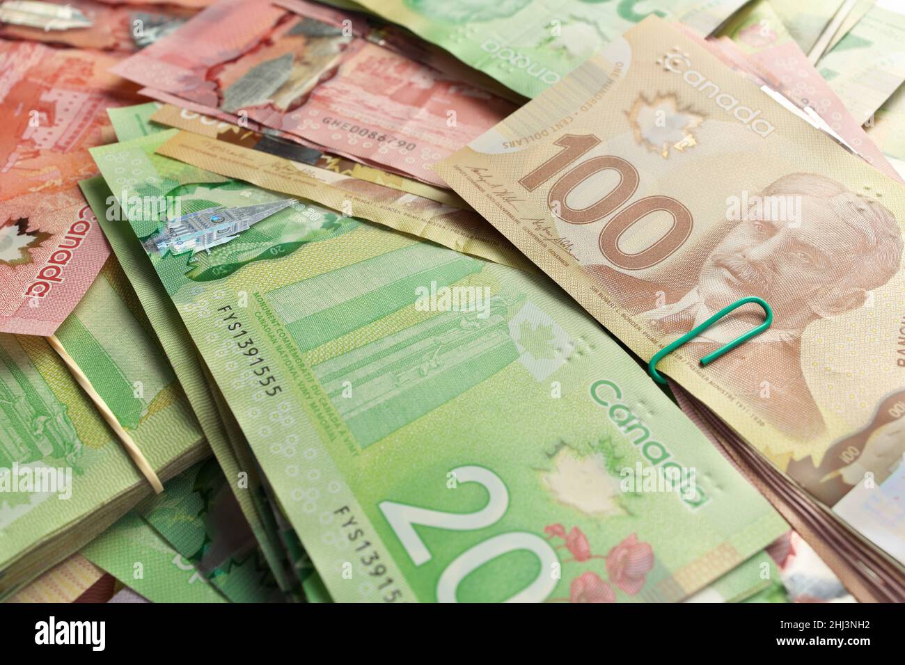 1000 Canadian Dollar
