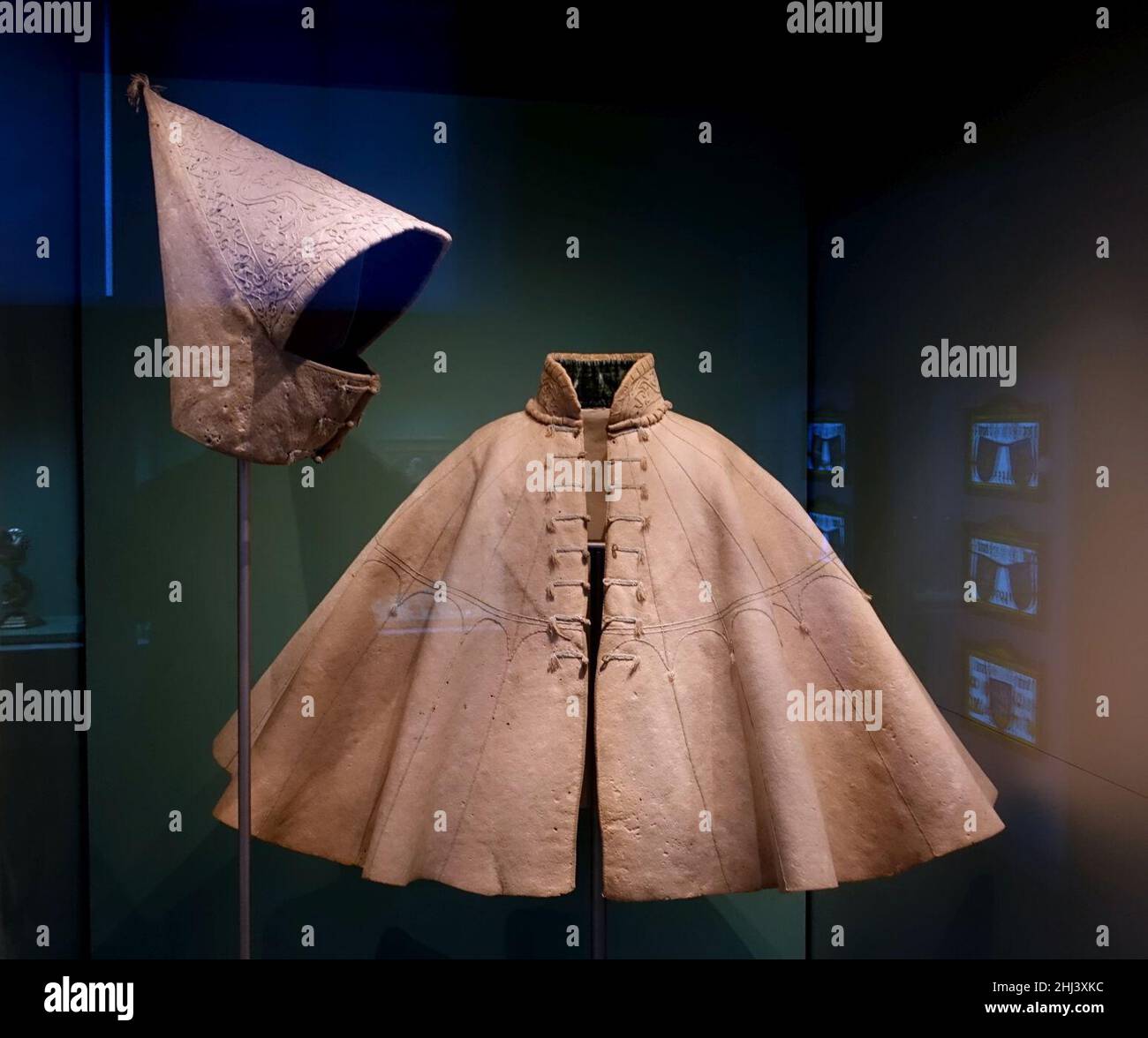 Stephan Praun III Spanish cloak, c. 1571, wool felt, silk embroidery ...