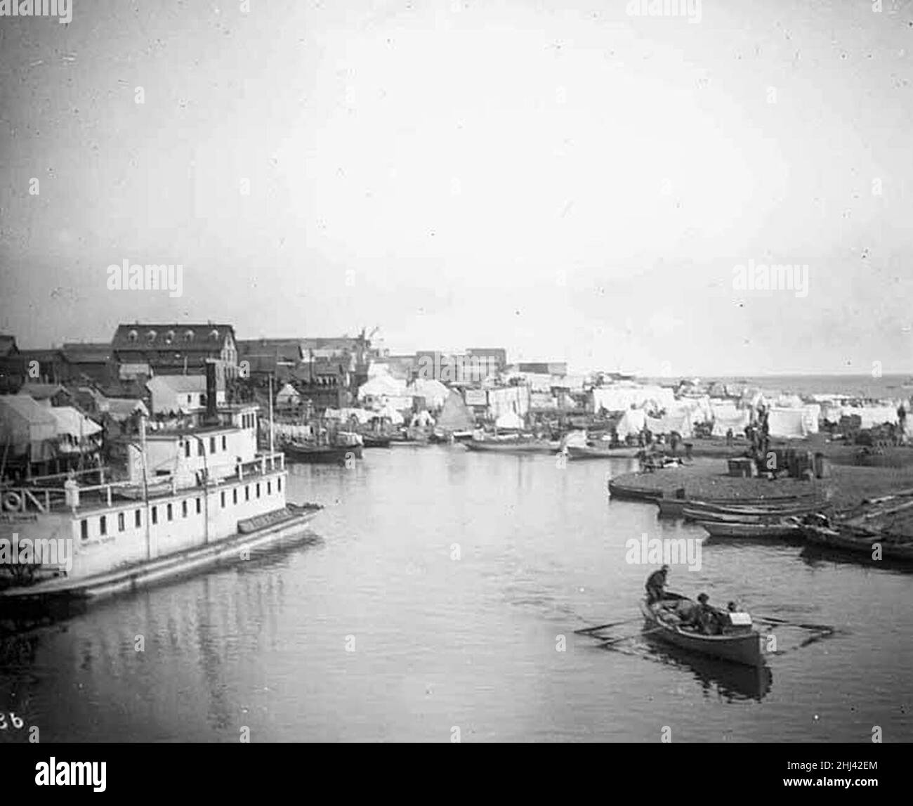 Sternwheel steamer at dock on the Snake River, Nome, ca 1899 (WARNER ...