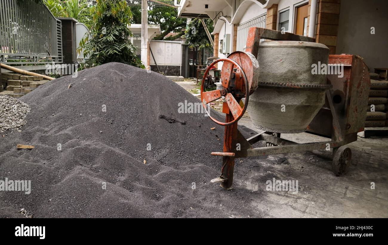 tools to help builders in building buildings Stock Photo - Alamy