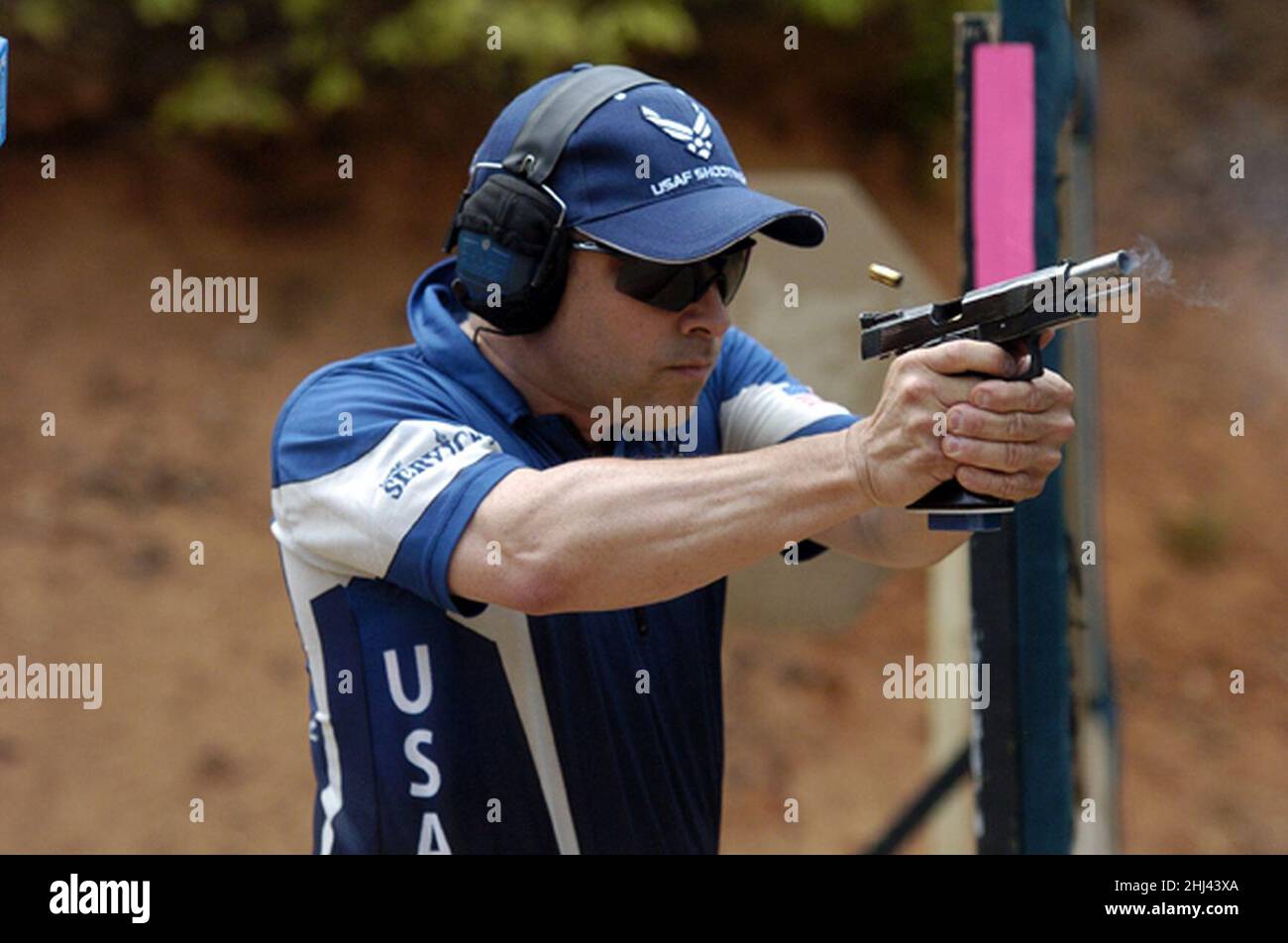 Steven Dennis at the 2010 USPSA Area 6 Championship Stock Photo - Alamy