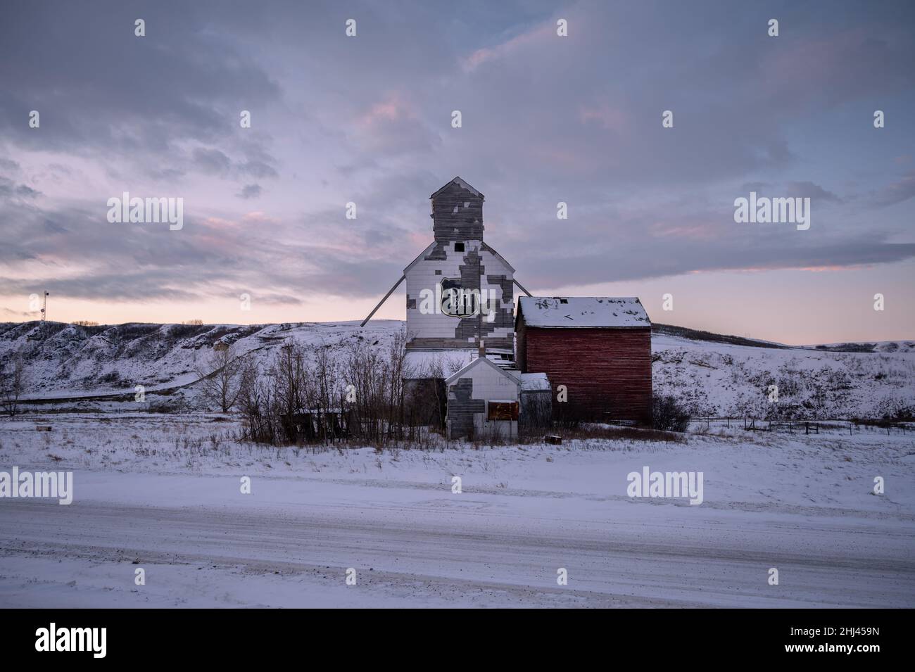 Grain elevator architecture alberta hi-res stock photography and images ...