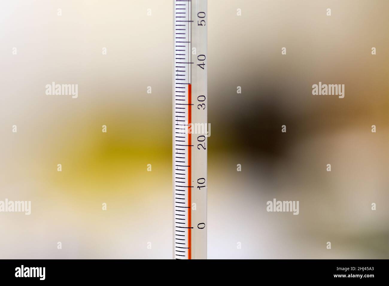 Thermometer indicating temperature Stock Photo - Alamy