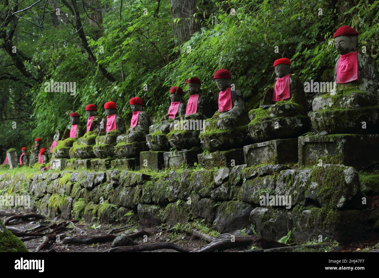 Impresive japanese landmark - aligned buddhist jizo statues in Nikko ...