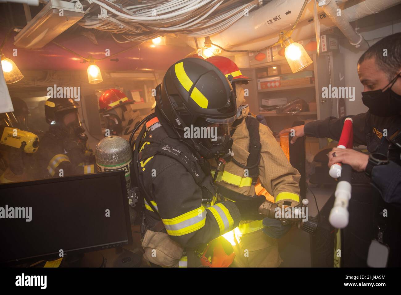 Uss george washington cvn 73 hi-res stock photography and images - Alamy