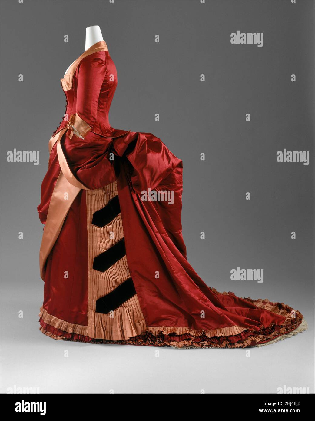 Dinner dress 1884–86 Mme. Grapanche The bustle was at its greatest ...