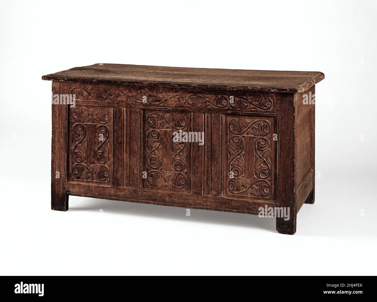 Chest 1650–1700 American. Chest 1992 Stock Photo - Alamy