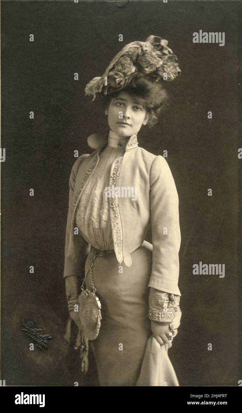 Eleanor gordon hi-res stock photography and images - Alamy