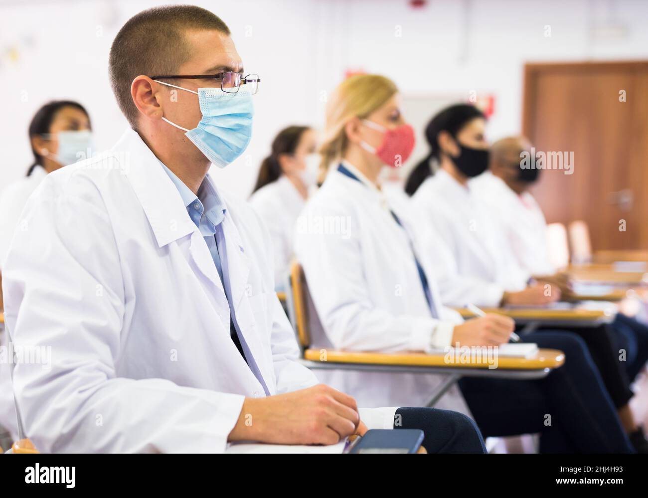 Man listening to lecture at medical conference Stock Photo - Alamy