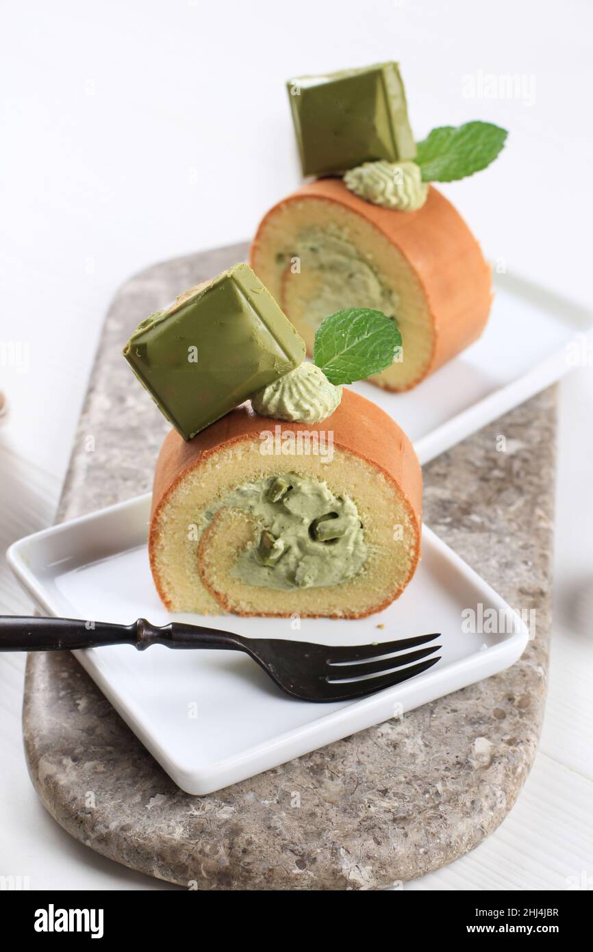 Japanese Green Tea Matcha Roll Cake with Chocolate Greentea Topping ...