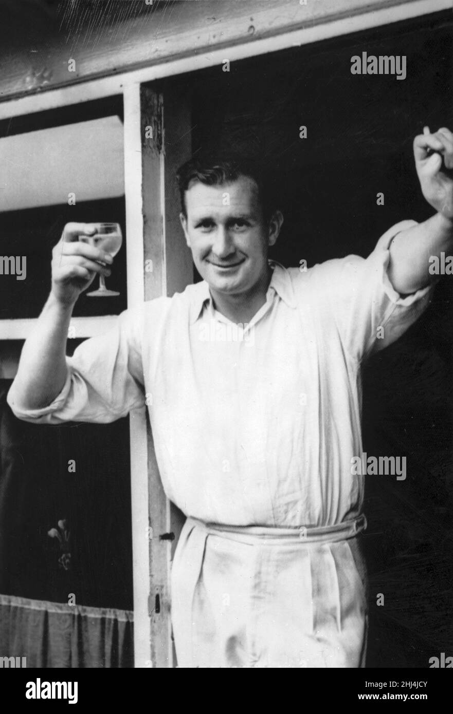 Jim laker 1956 old trafford hi-res stock photography and images - Alamy