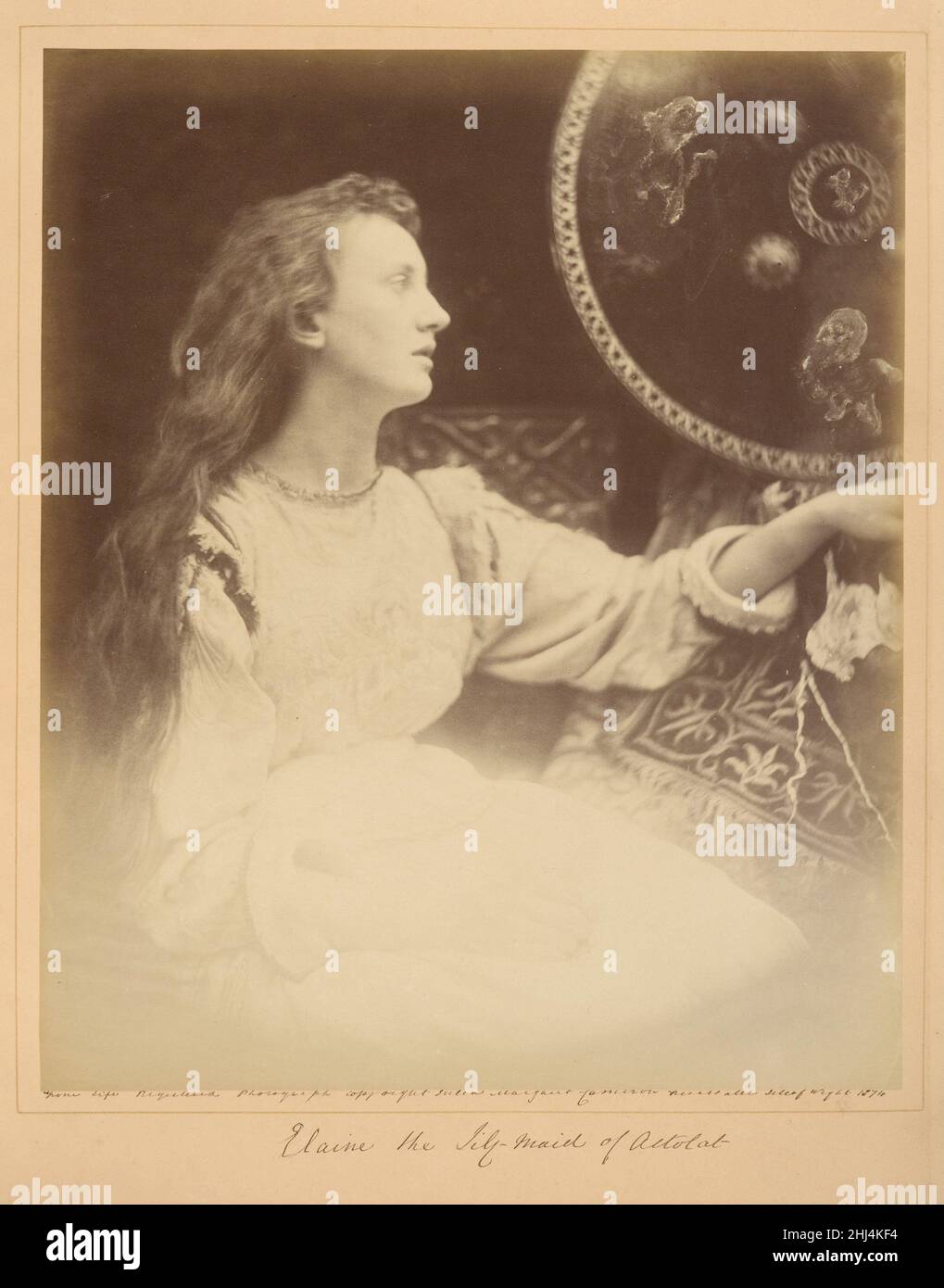 Elaine of astolat hi-res stock photography and images - Alamy