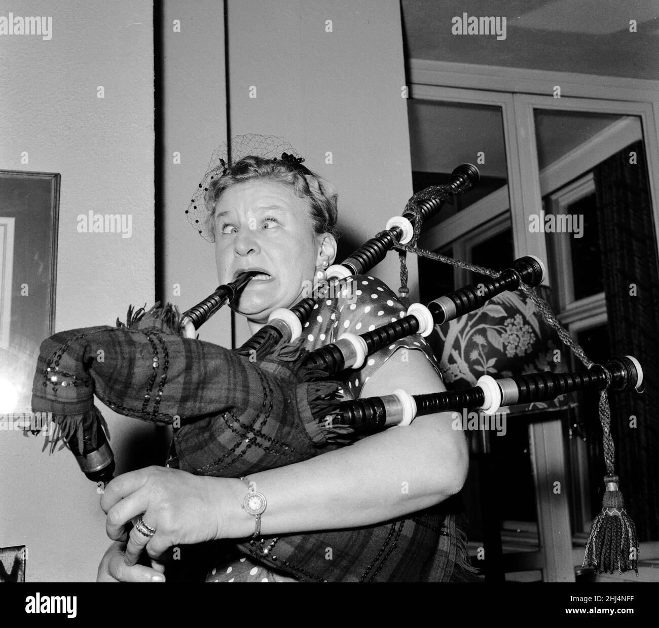 Comedienne Anna Russell who flew into London for an Edinburgh Festival ...