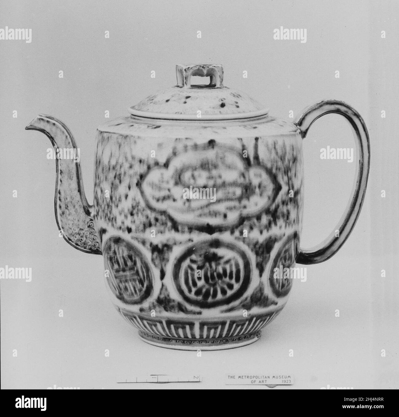 Pot and cover Black and White Stock Photos & Images - Alamy
