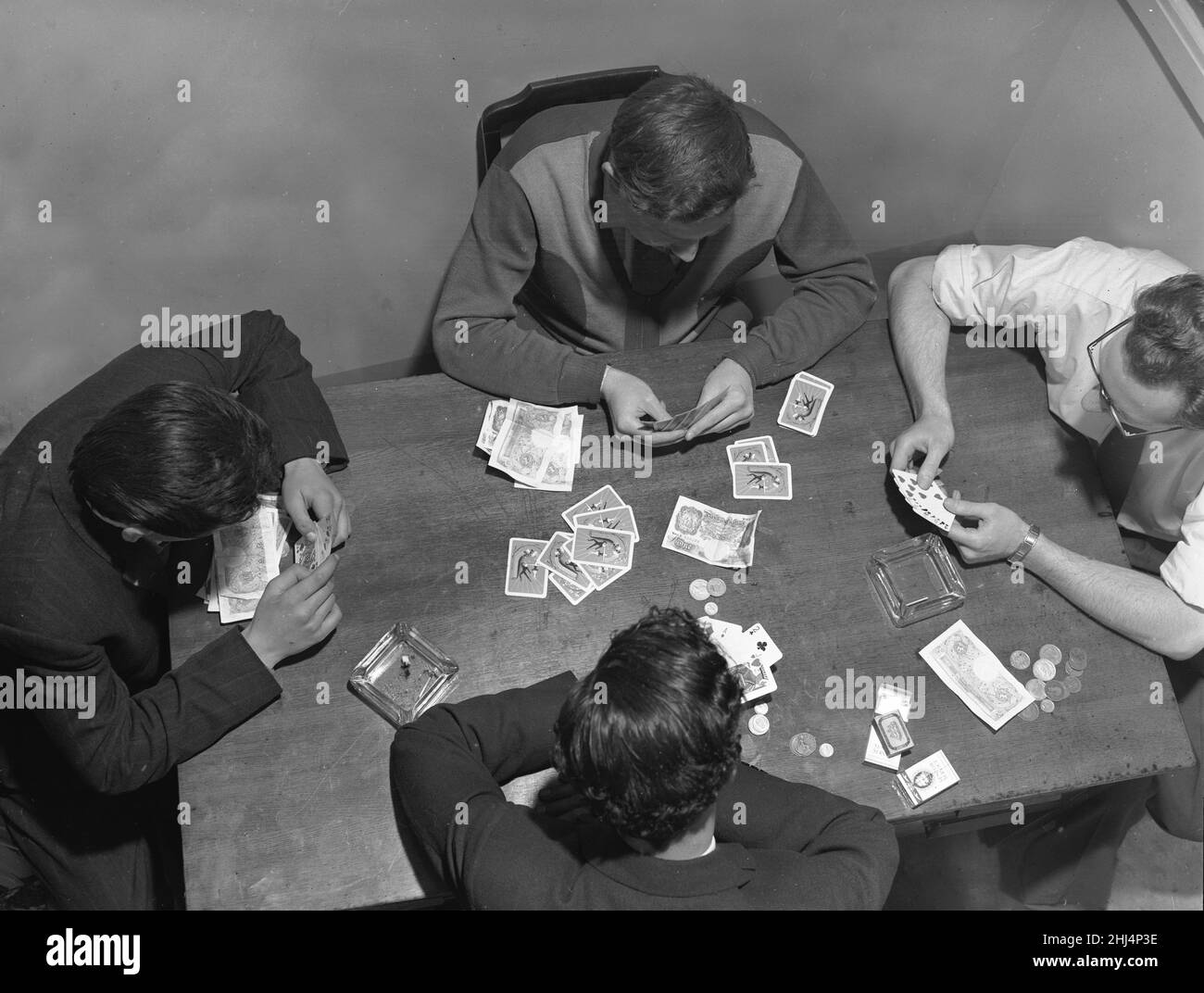 1950s men playing cards hi-res stock photography and images - Alamy