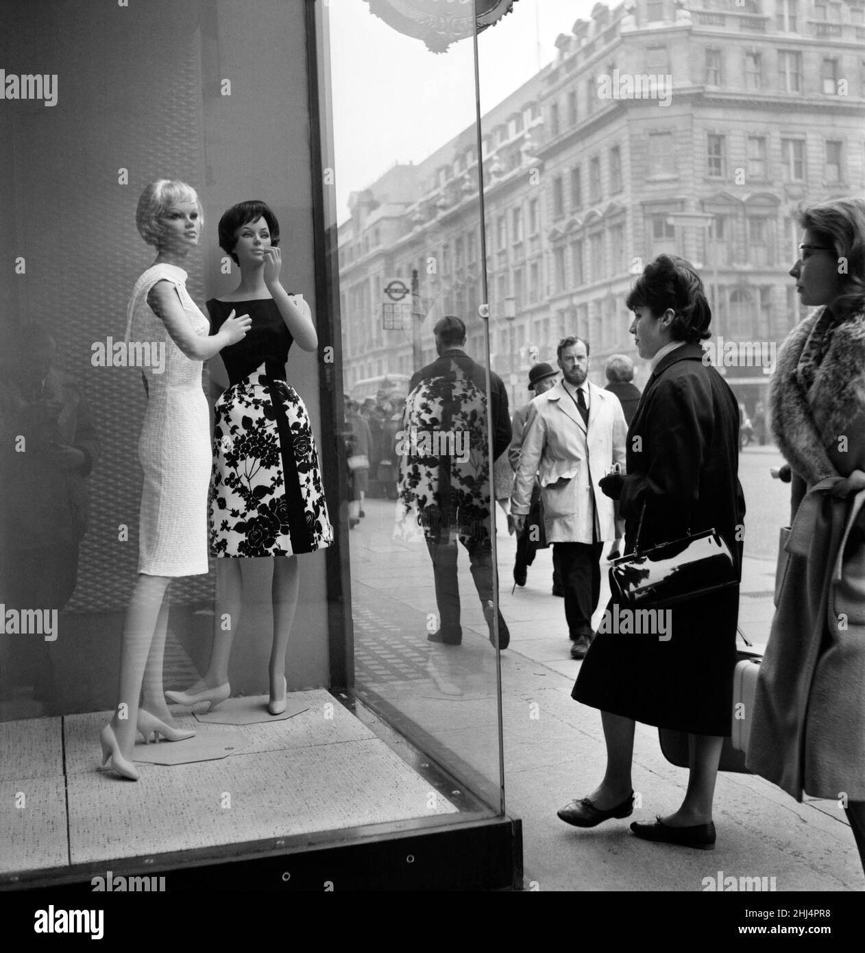 Who's the dummy? Window shopping in Oxford Street, London. 1960 Stock ...