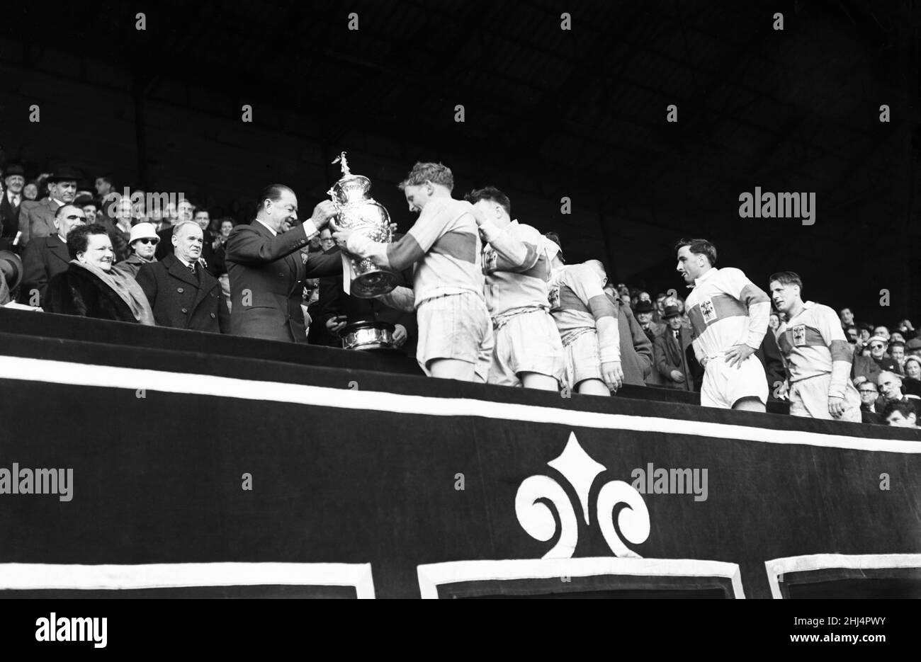 St helens rugby league stadium Black and White Stock Photos & Images ...