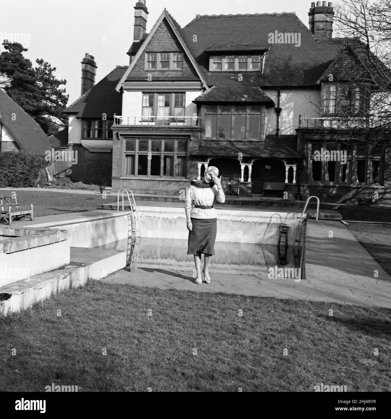 Dorothy squires and her husband roger moore hi-res stock photography ...