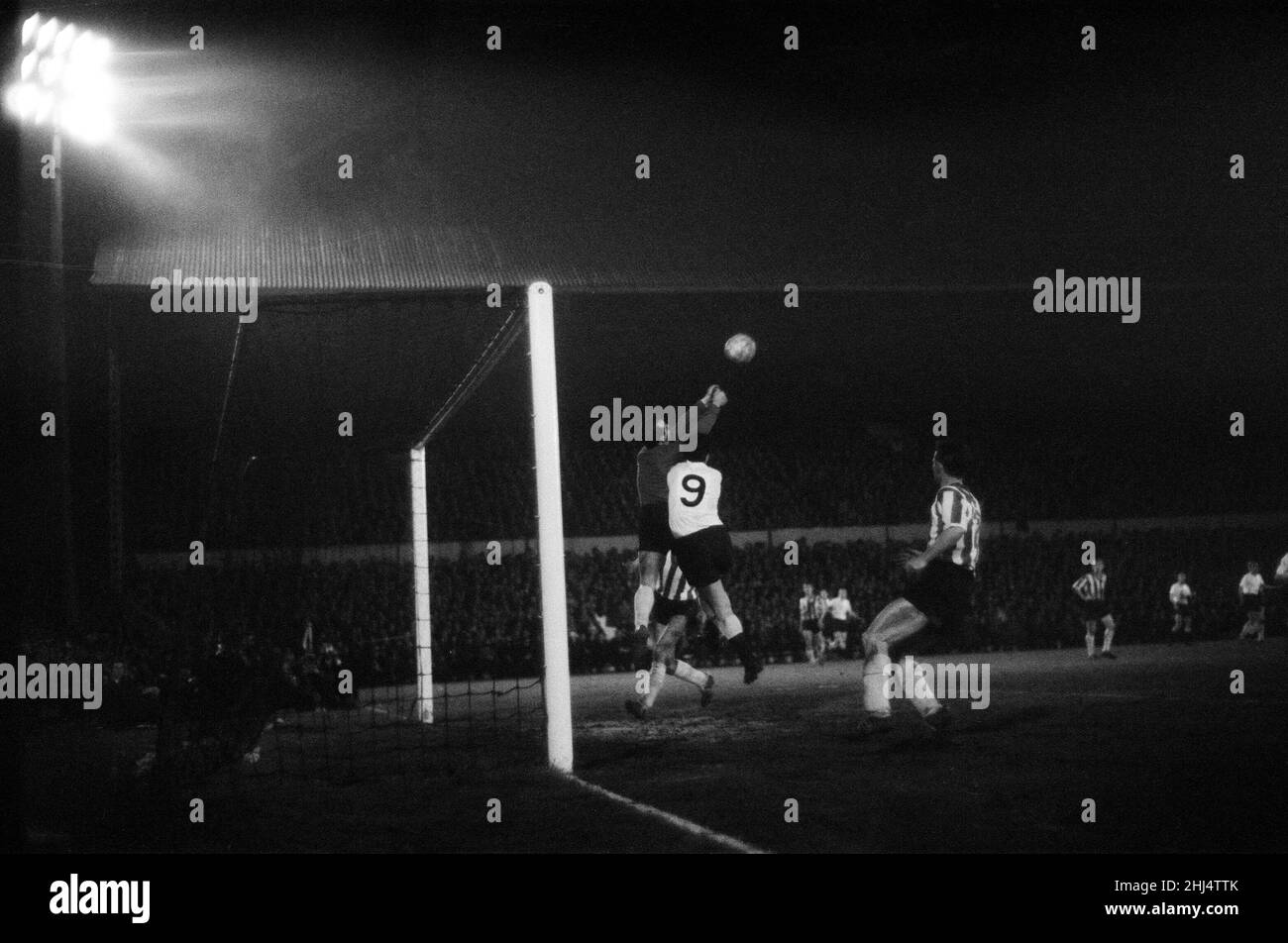 Tottenham hotspur 1960 hi-res stock photography and images - Alamy