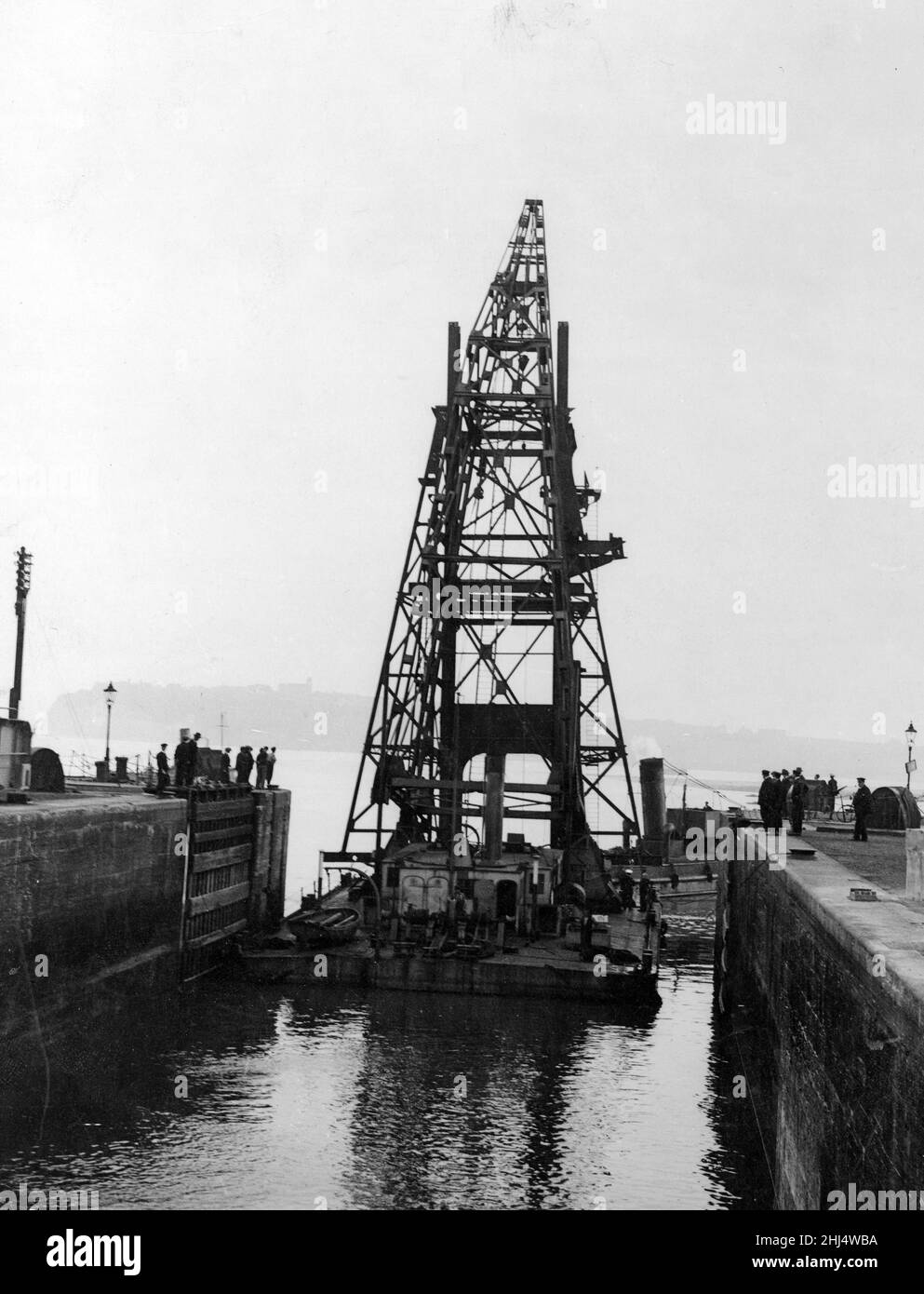 Cardiff docks 1960 hi-res stock photography and images - Alamy
