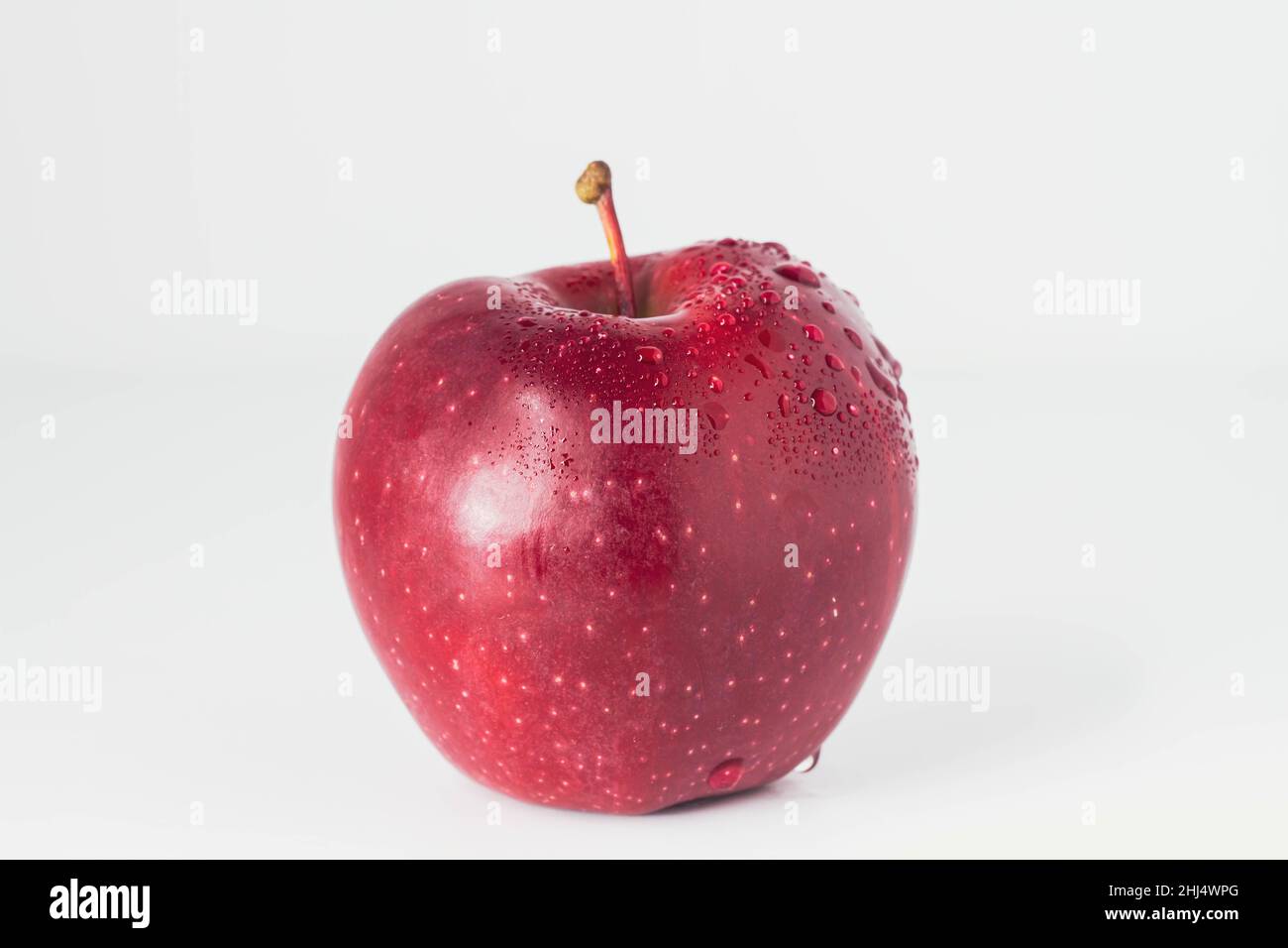 Fresh apple.Juicy ripe apple close-up on a white background. Water ...
