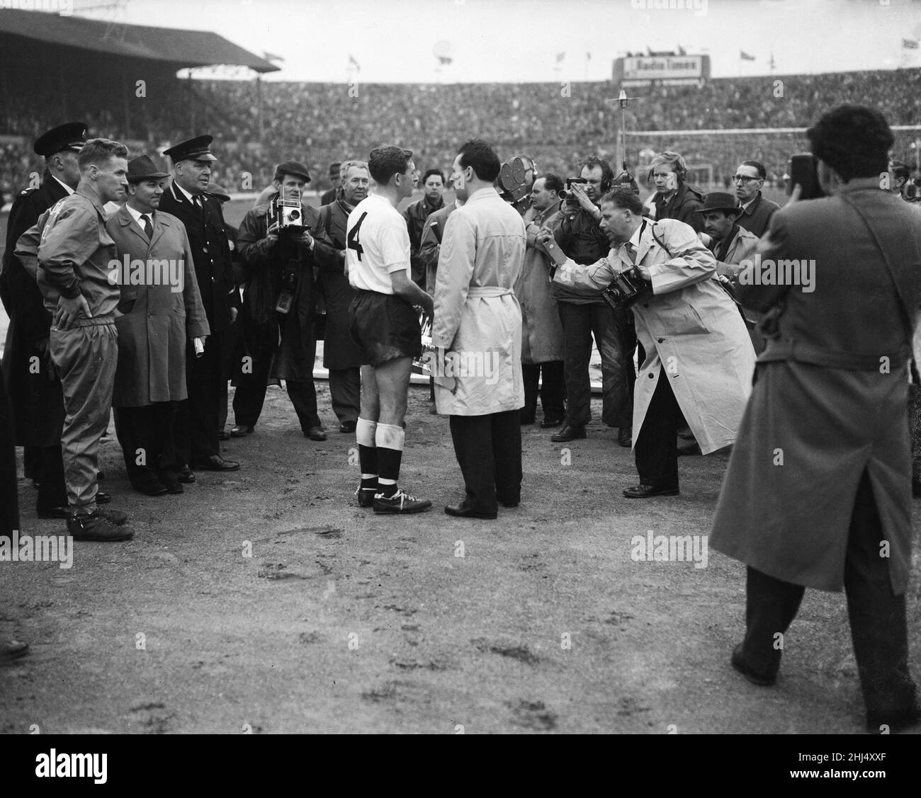 1960 1961 Tottenham Hotspur Double Winning Season. Spurs captain Danny ...