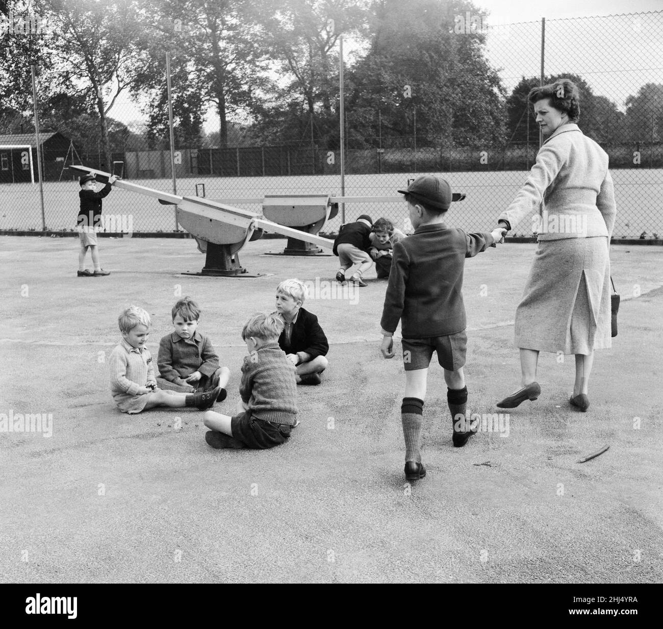 School game playground 1950s hi-res stock photography and images - Alamy