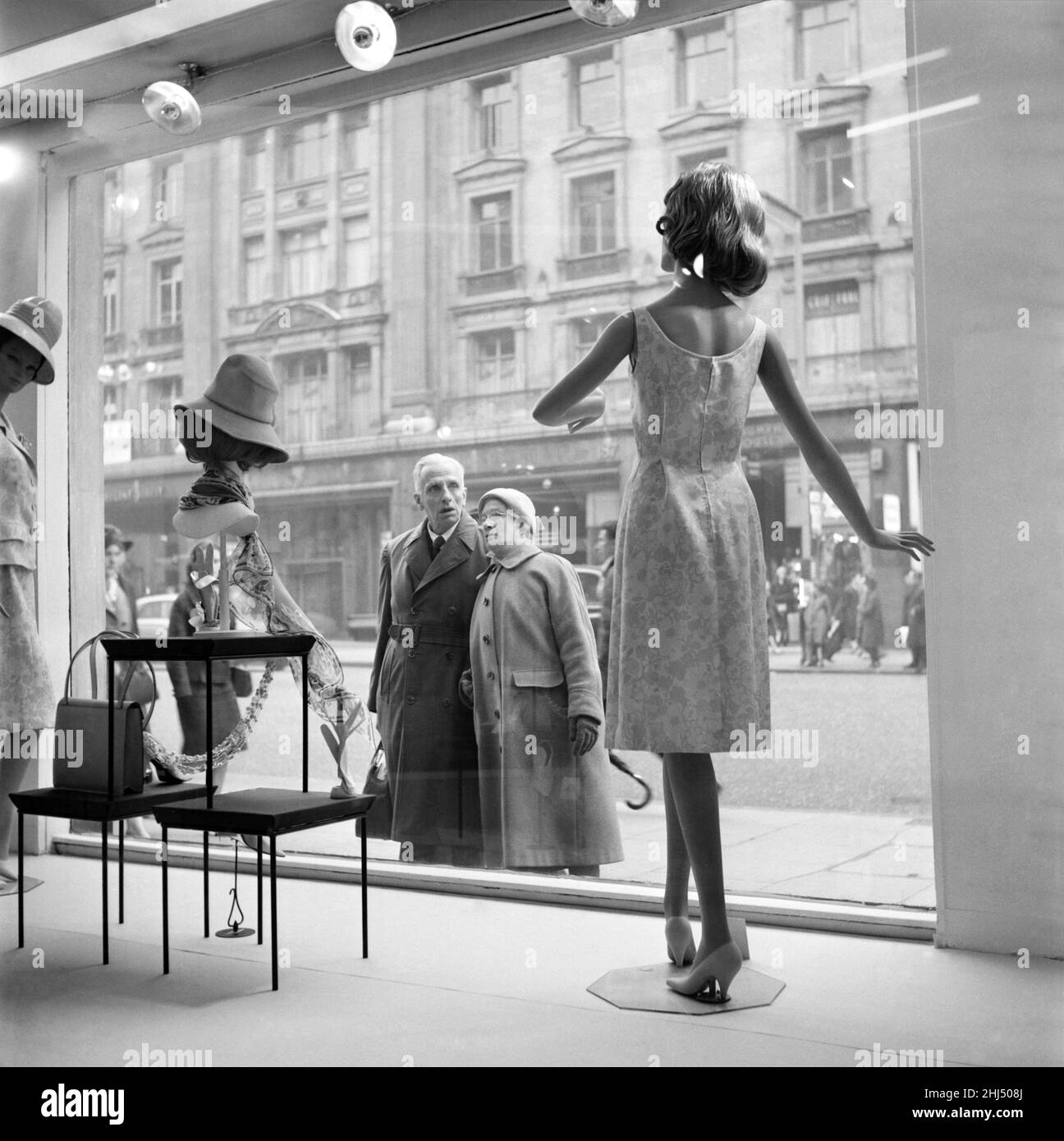 Who's the dummy? Window shopping in Oxford Street, London. 1960 Stock ...