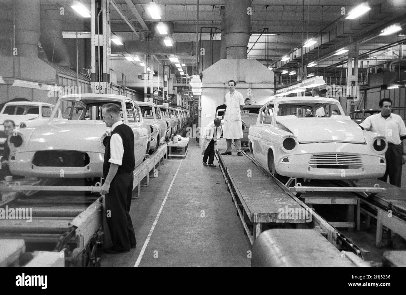 Ford dagenham assembly plant Black and White Stock Photos & Images - Alamy