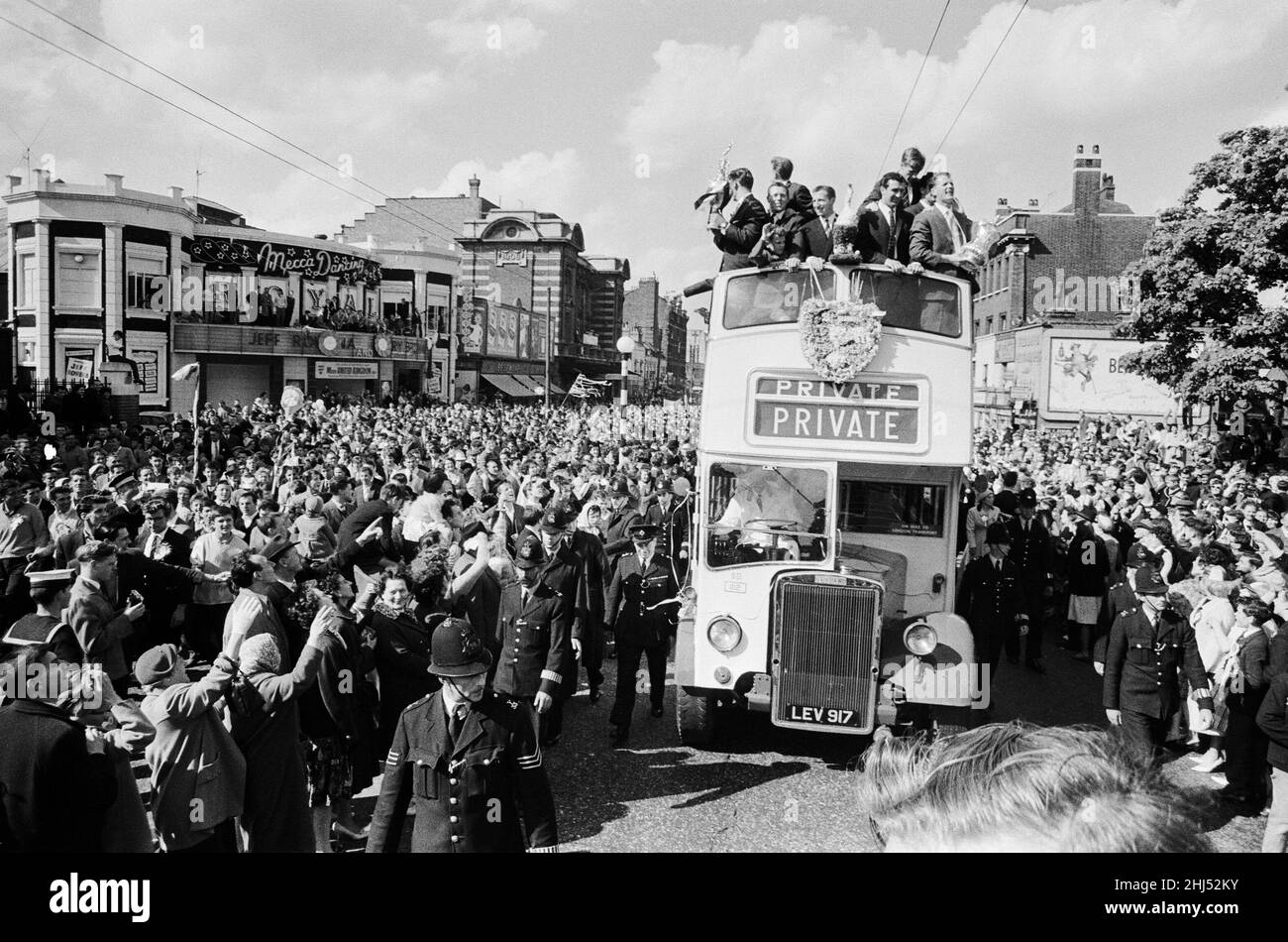 1960 1961 Tottenham Hotspur Double Winning Season.Spurs team return to ...